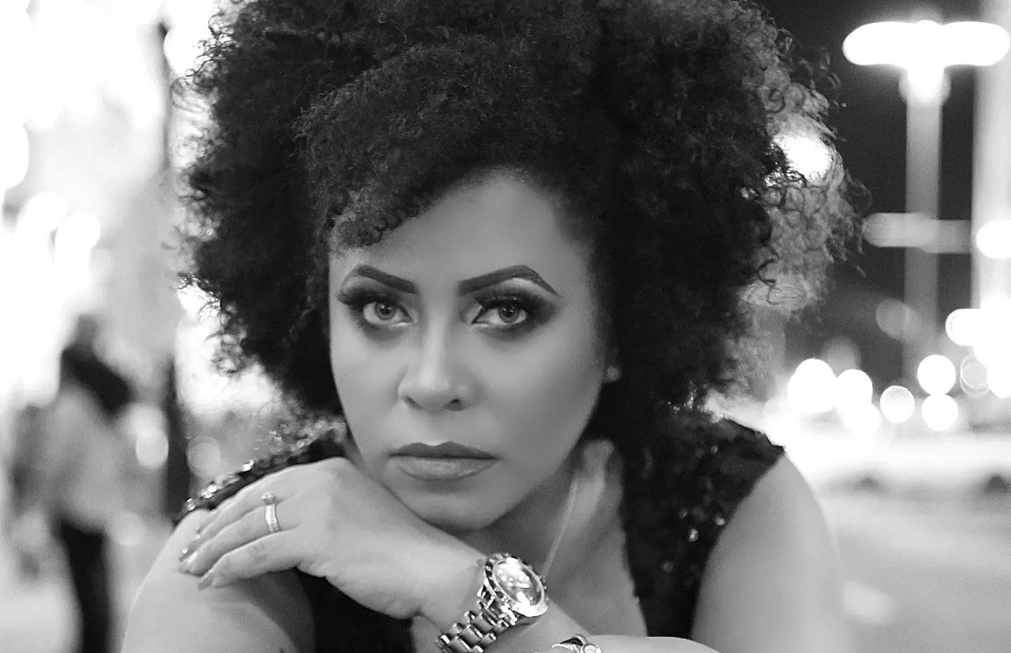 Raquel Rey Alcanza la Marca de 10: Celebrando su Décima Novela ...