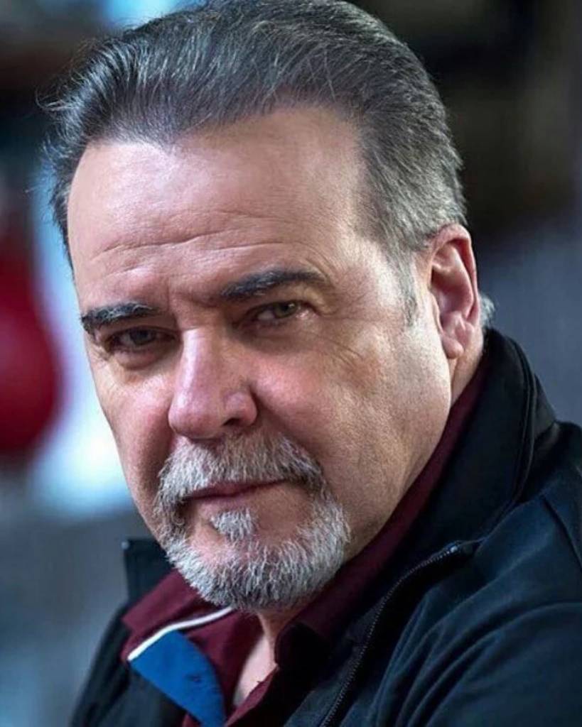 El actor cubano César Évora se suma al elenco de la obra "Perfume de ...